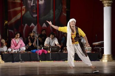 Theatre Review - Shakespearean comedy takes on Nautanki hues - S.D. Desai
