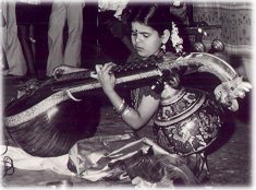 Subashri - Nattuvangam & Veena Player